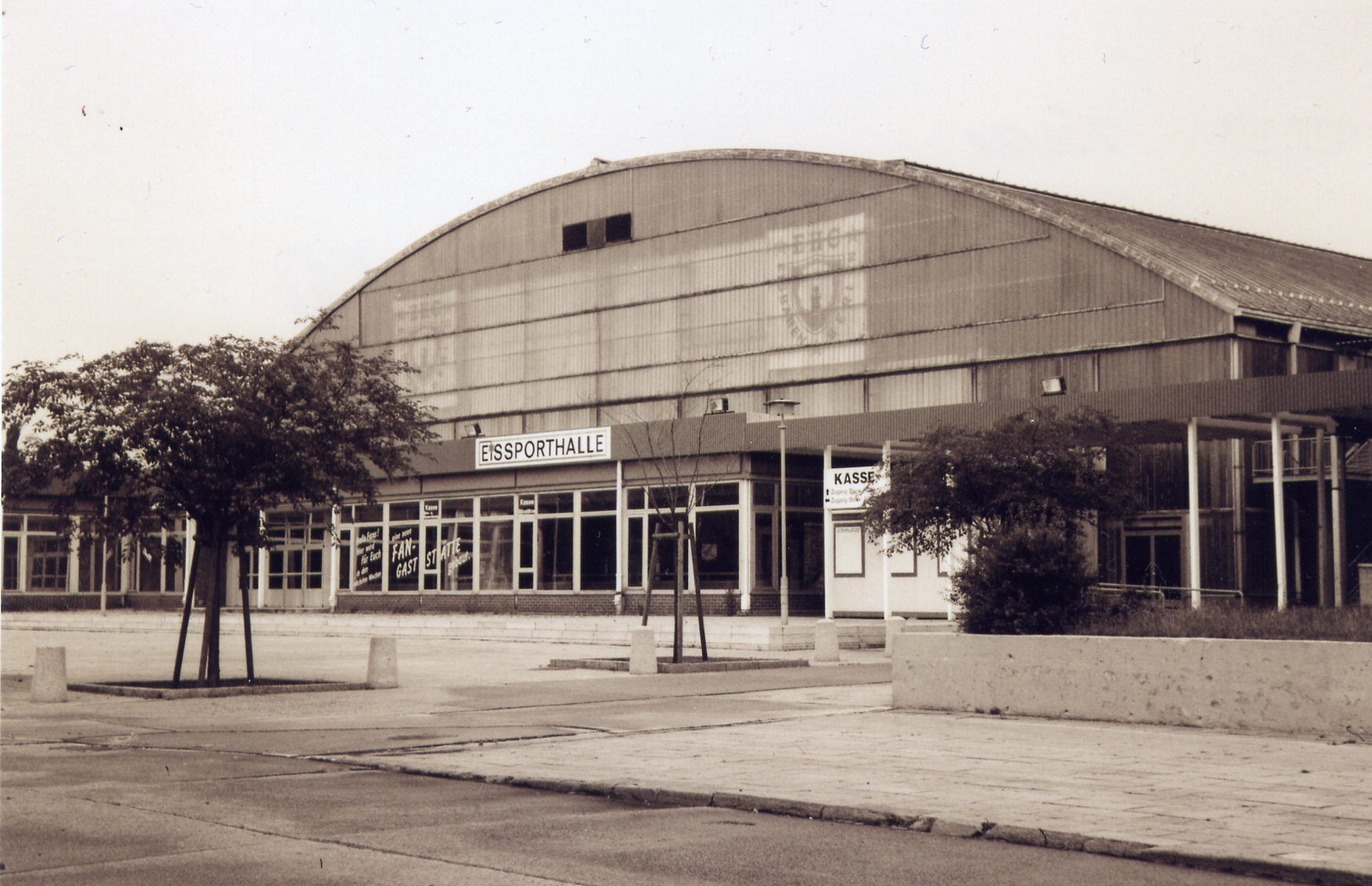 Sportfunktionsgebäude 3 Eishockey - Straub Beutin Architekten